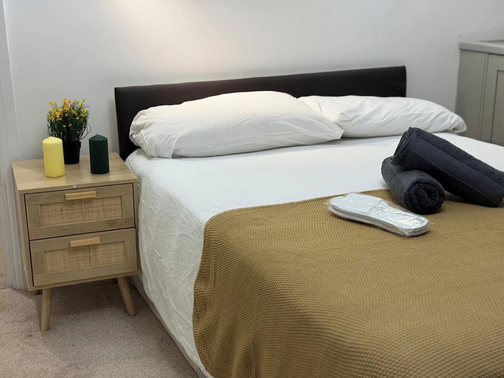 Compact Studio - Sleeps 2 - Parking - London