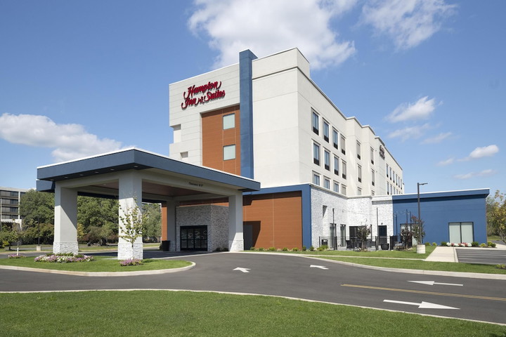 Hampton Inn & Suites Somerset - Edison, NJ