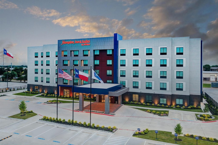 Hampton Inn & Suites Irving Hwy 183 - Farmers Branch, TX