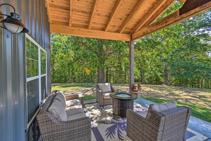 Cozy Tennessee Country Retreat On 5 Acres! - Nashville, TN