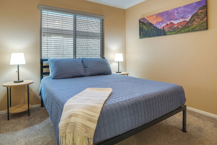 Bright Peoria Home W/ Gas Grill & Fire Pit! - Glendale, AZ