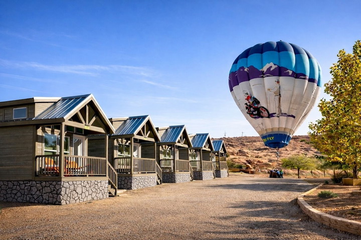 Luxury Tiny Homes - Deluxe King Room - Page, AZ