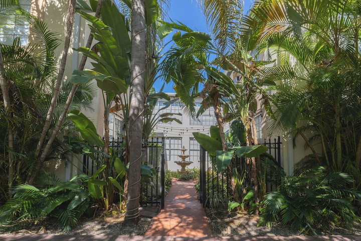 Barcelona Studios Guesthouse - Miami Beach, FL
