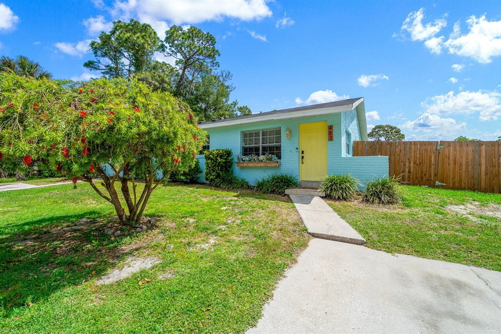 Manatee Cove Retreat | Pet-friendly Coastal Home Sleeps 6 - Crystal River, FL