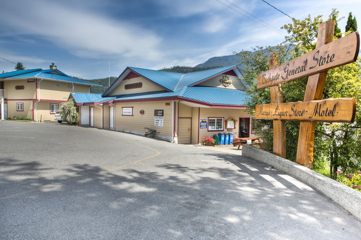 Bathgate Resort And Marina - British Columbia