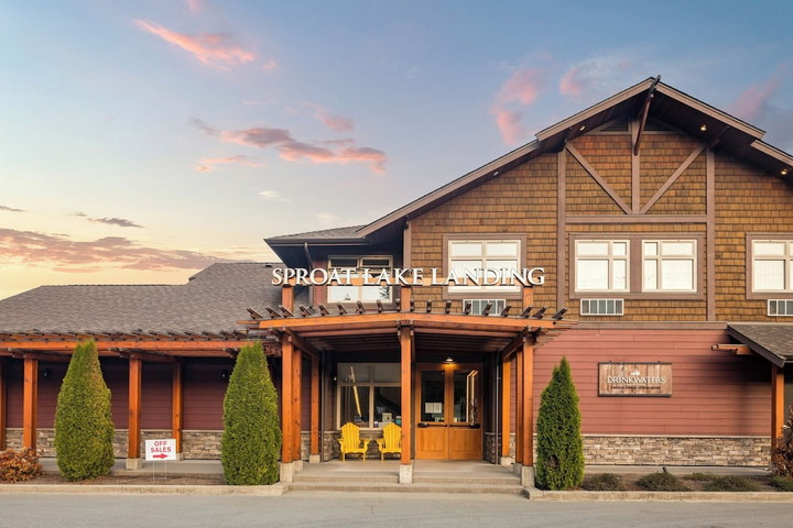 Sproat Lake Landing Resort - British Columbia