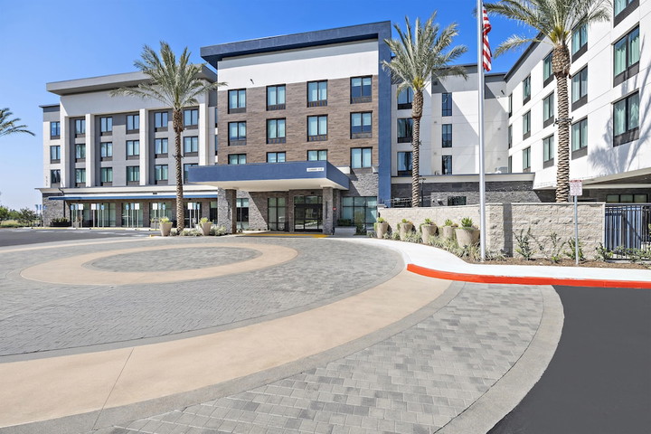 Home2 Suites By Hilton Ontario Airport - Fontana, CA