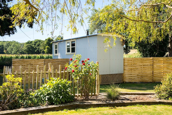 The Hideaway Hut - 1 Bed Shepherds Hut - Hereford - Worcestershire
