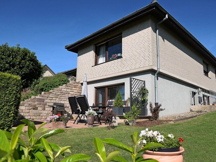 Sonnige Wohnung In Bad Driburg Mit Garten - Nieheim