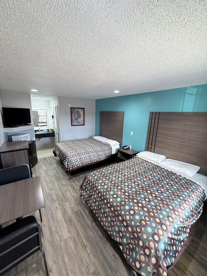 Relax Inn - Bryan, TX