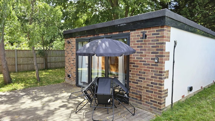 Quiet & Cosy Garden House Next To Beverley Park - London, UK