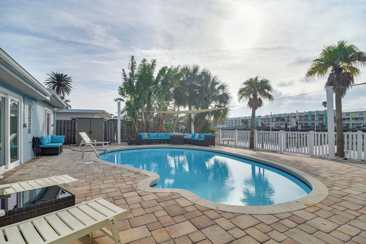 Pool, Swim Dock, Golf Cart! Ultimate Beach Retreat - Clearwater, FL