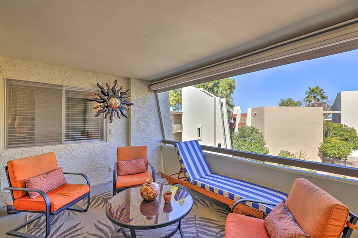 Lounge Poolside: Resort Condo 1 Mi To Old Town! - Phoenix, AZ