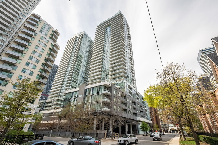 Modern Lillian Street Condos Midtown Toronto - Toronto
