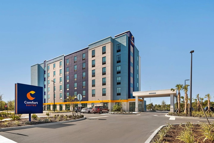Comfort Suites Titusville Near Kennedy Space Center - Christmas