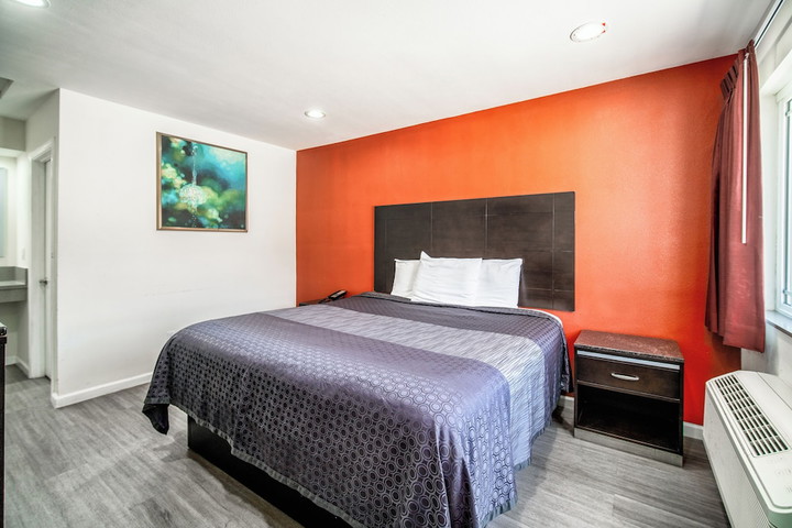 Bell Manor Motel - Norwalk, CA