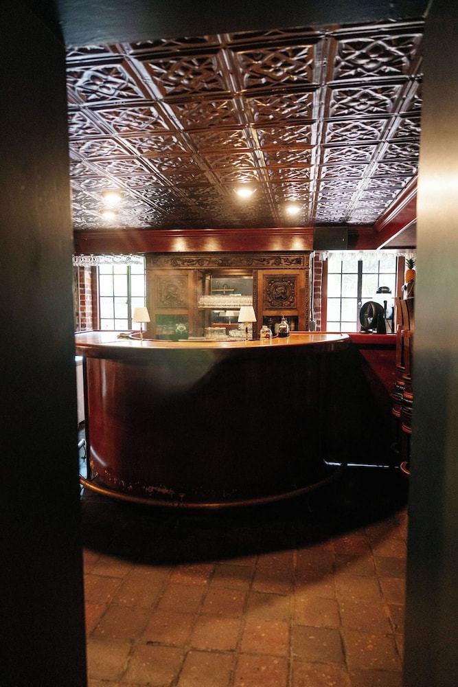 Ironclad Inn & Bourbon Room - Fredericksburg, VA