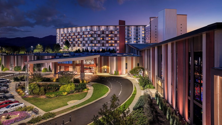 Harrah's Cherokee Valley River Hotel & Casino – A Caesars Rewards Destination - Murphy