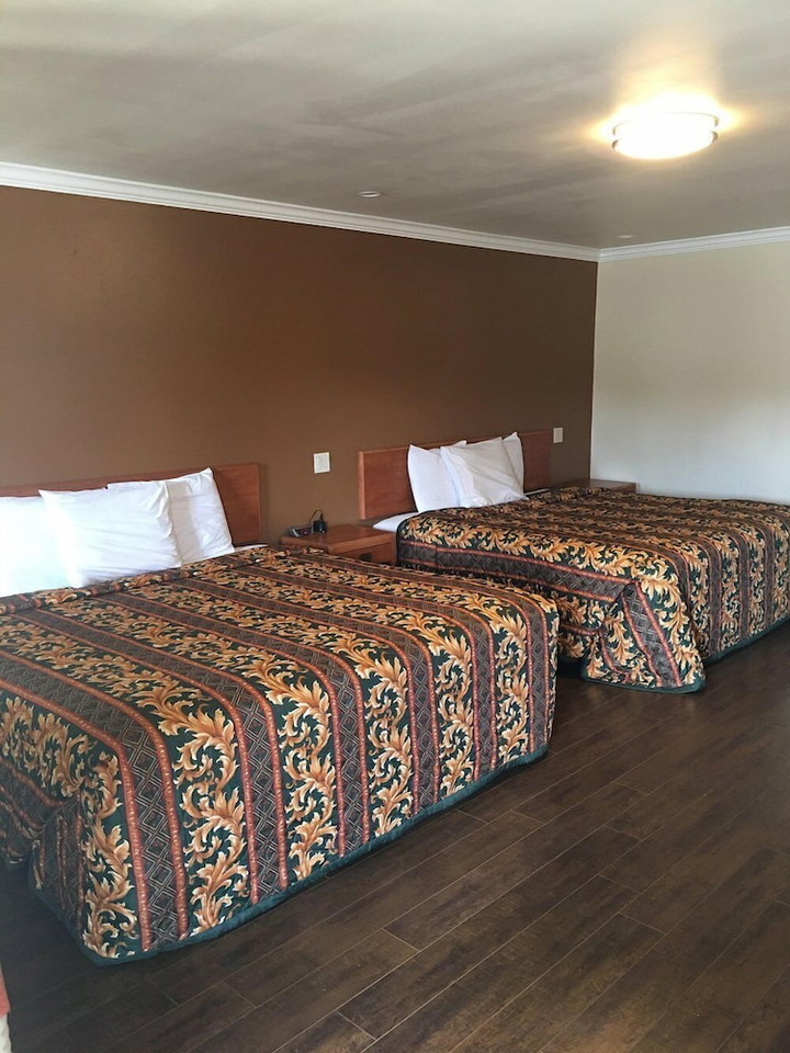 Colfax Motorlodge - Grass Valley, CA