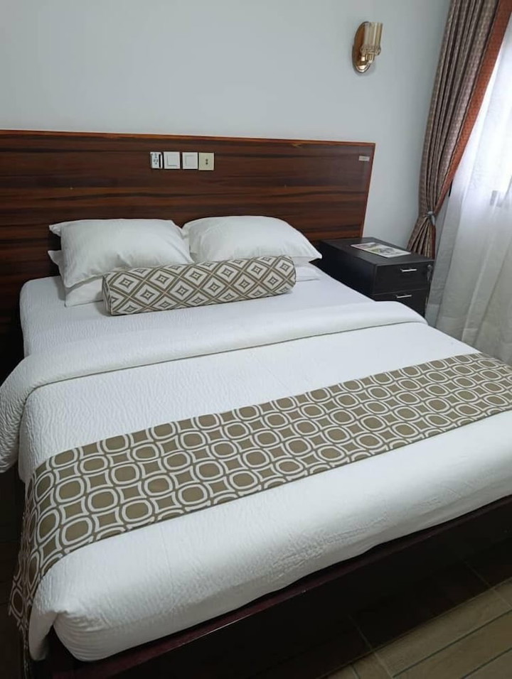Guim's Square Hotel - Douala