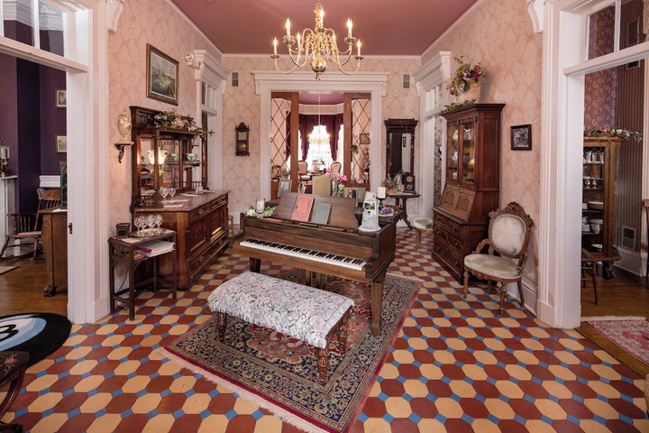 The Steamboat House Bed & Breakfast - Illinois