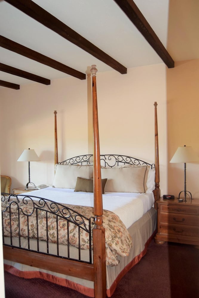 Vineyard Country Inn - California