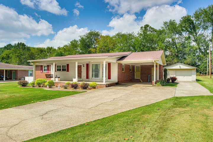 Florence Family Home W/ Dog-friendly Yard - Alabama