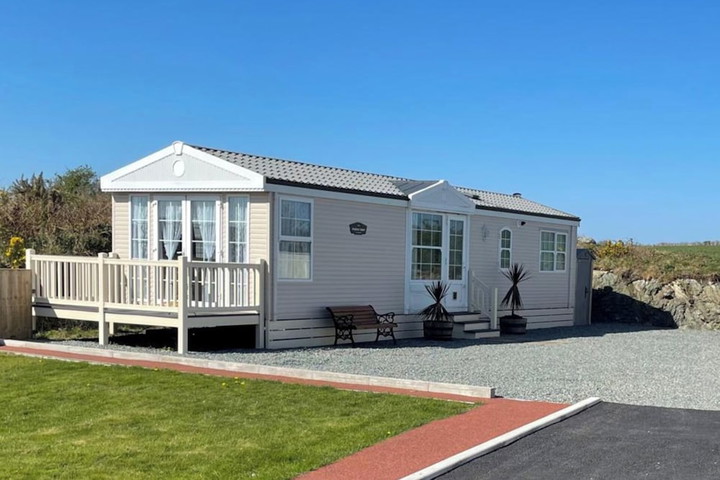 Captivating 2-bed Static Caravan On Private Land - Anglesey
