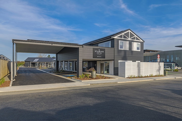 The Stables Motel - Bulls