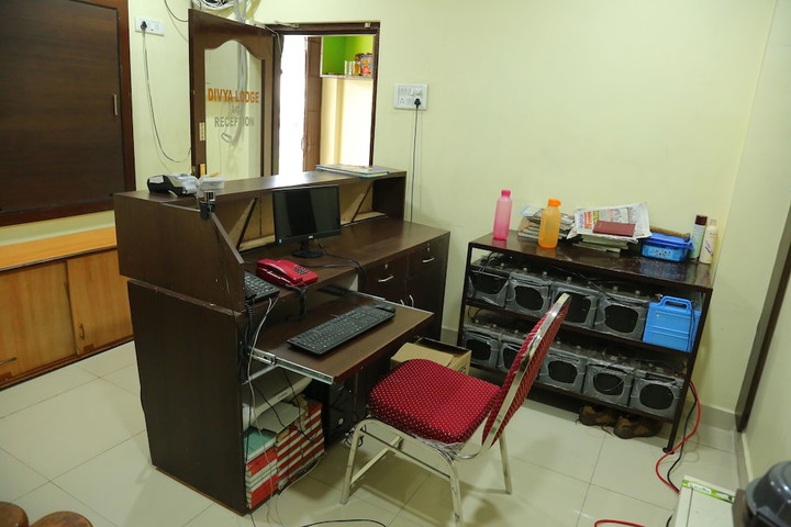 Divya Lodge & Hotel Rooms -