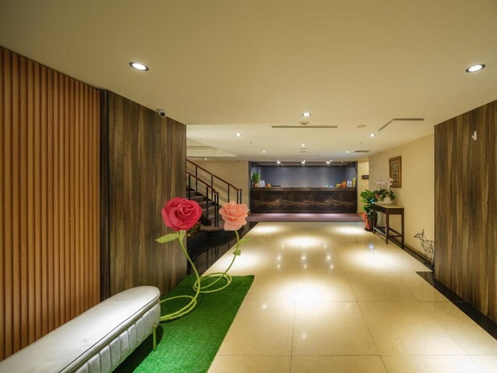 Rich & Free Hotel - Fuzhong - Taipei