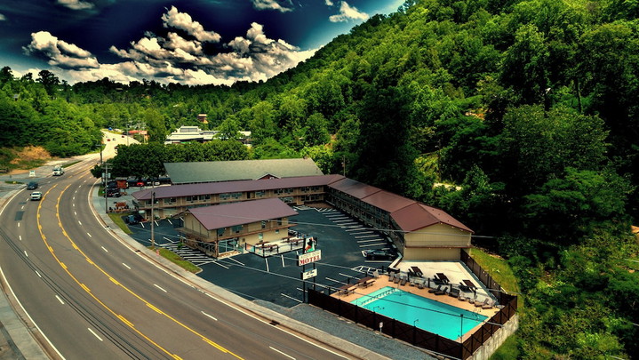 Sleepy Bear Motel - Gatlinburg, TN