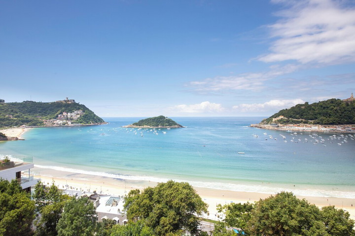 Far Out Inn - San Sebastián