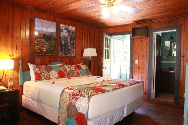 The Riverside Lodge At Chimney Rock - Chimney Rock, NC