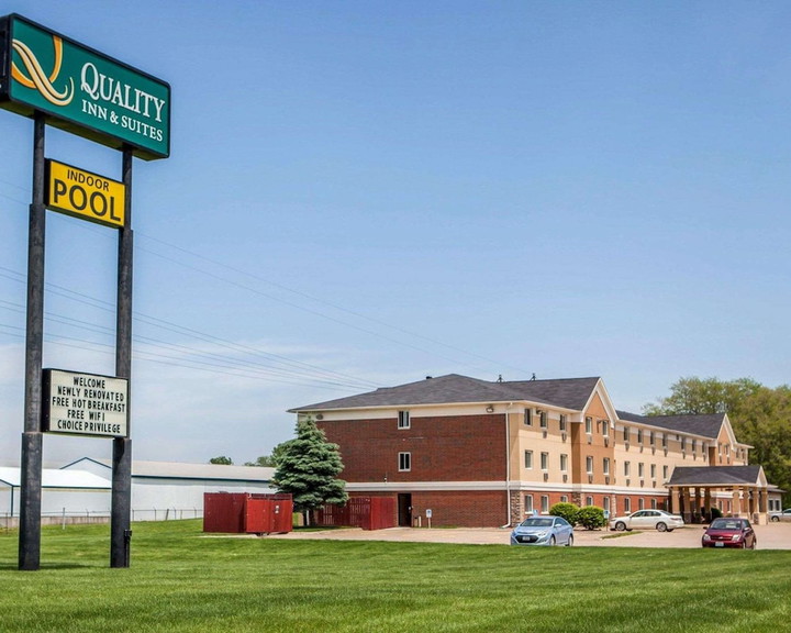 Quality Inn & Suites Davenport Near I-80 - Iowa