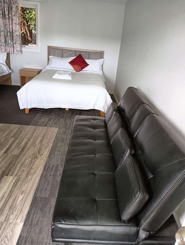 2 Double And 1 Sofa Beds Chalet 7d - Rotorua