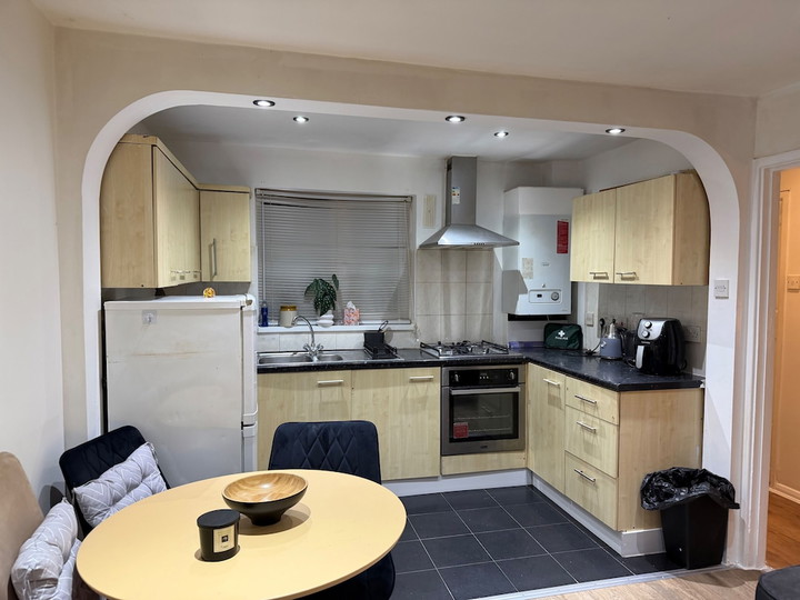 Bungalow Sleeps 4 With Free Parking And Garden - Manchester