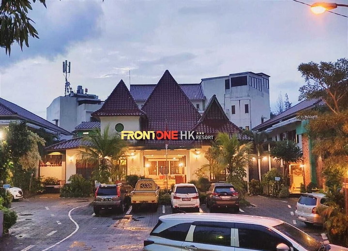 Front One Hk Resort Semarang - Semarang