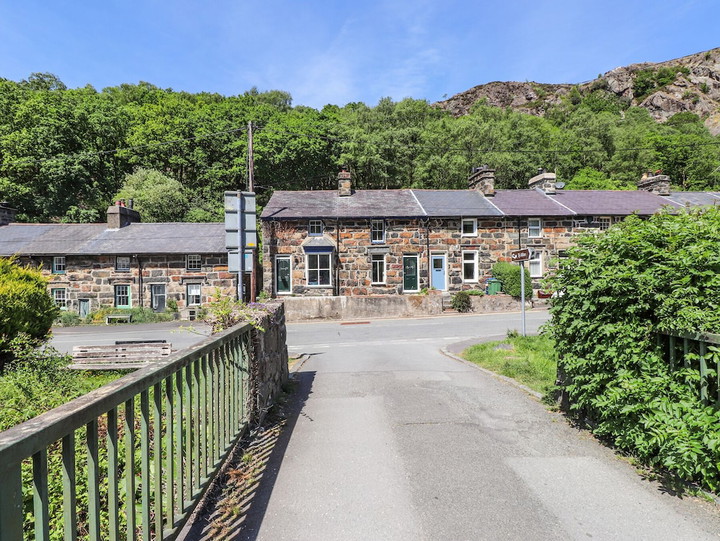 Llys Emrys - Beddgelert