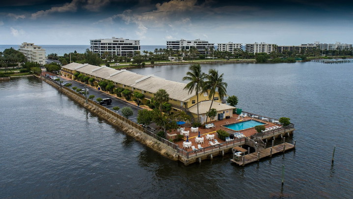 Palm Beach Waterfront Suites - Lake Worth, FL