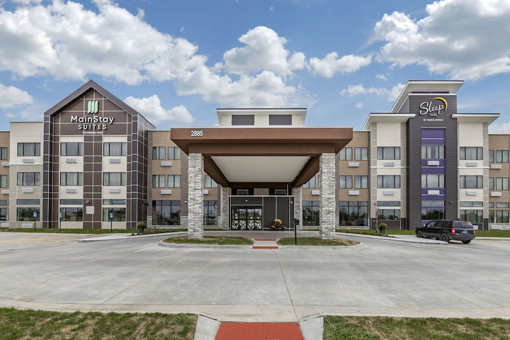 Sleep Inn & Suites Milwaukee/franklin - Wauwatosa, WI