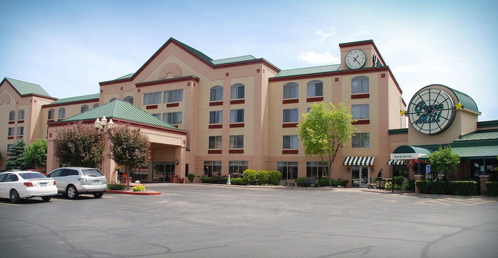 The Plaza Hotel & Suites Winona - Winona, MN