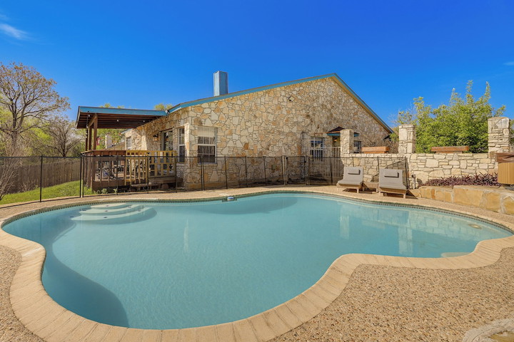San Antonio Retreat W/ Fenced Pool, Near Seaworld - San Antonio, TX