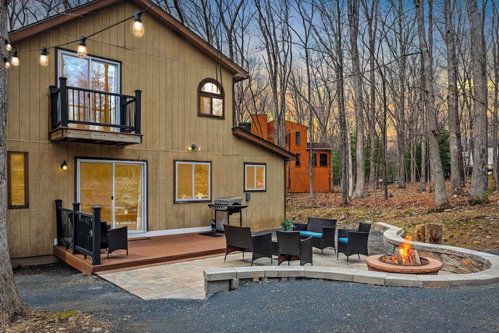 Access To Private Lake, Pools, & Sports Complex Fire Pit Foxden By Avantstay - Tannersville, PA