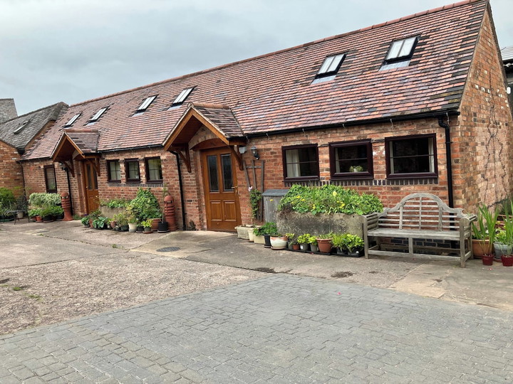 Cottage In Nuneaton - Sleeps 2 - Parking - Garden - Northamptonshire