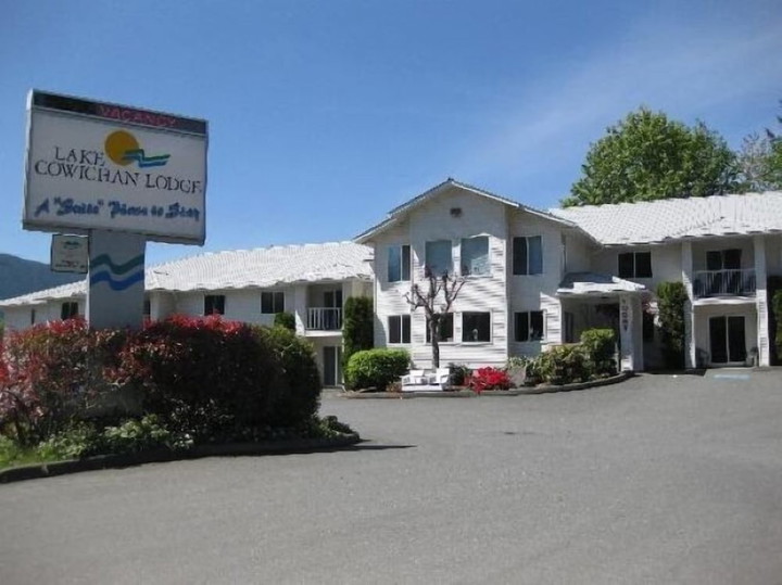 Lake Cowichan Lodge - Vancouver Island