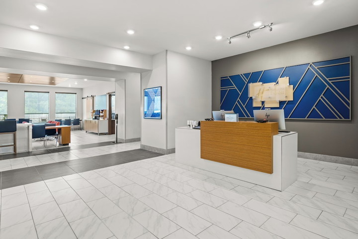 Holiday Inn Express Asheville Woodfin By Ihg - Weaverville, NC