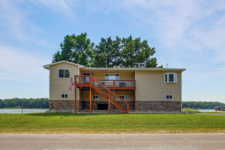 Spacious Home W/ Deck & Mississippi River Views - Illinois