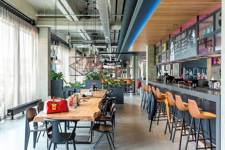 Moxy Utrecht - Utrecht