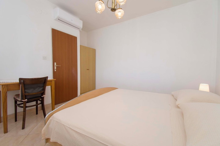 Apartment And Rooms Ive - Pirovac